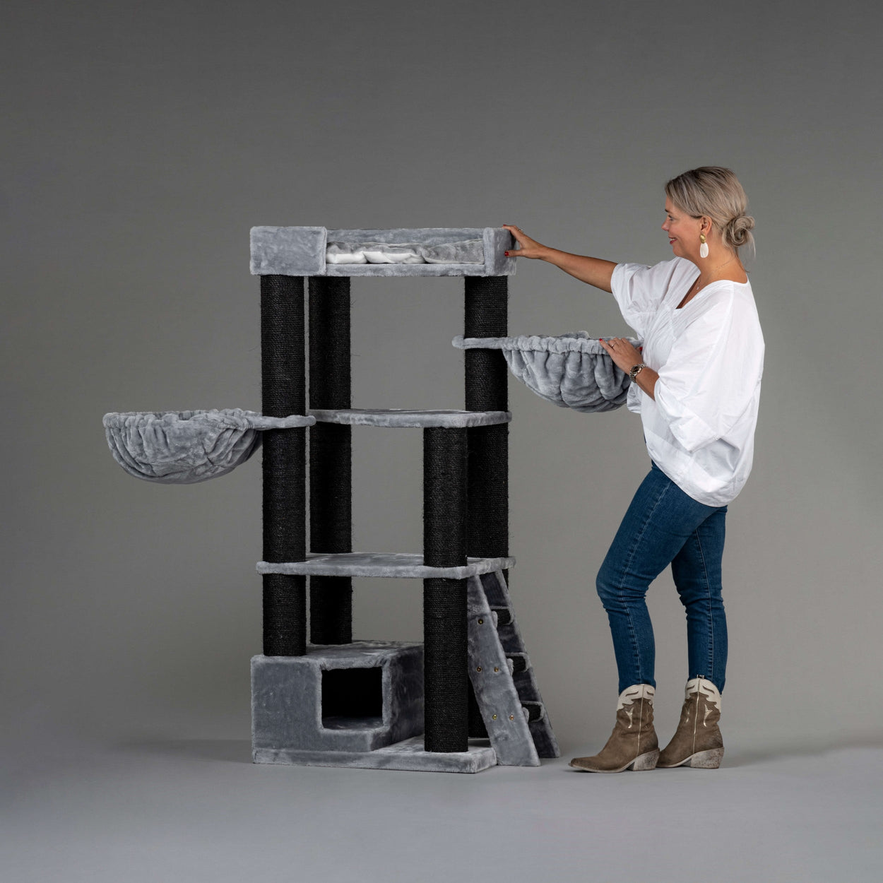 Corner Coon Blackline Light Grey - Cat Tree for large cats from RHR Pets