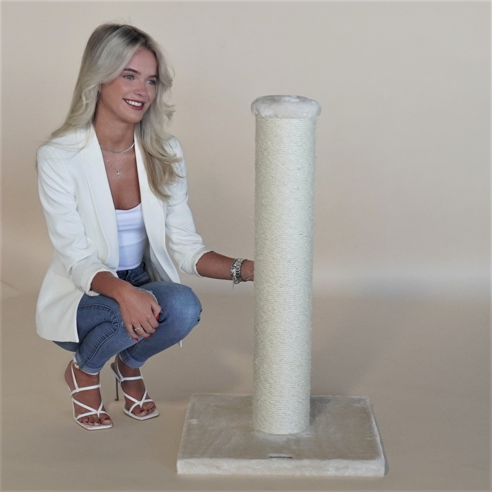 Ragdoll Scratcher Beige - Scratching Pole for cats from RHR Pets